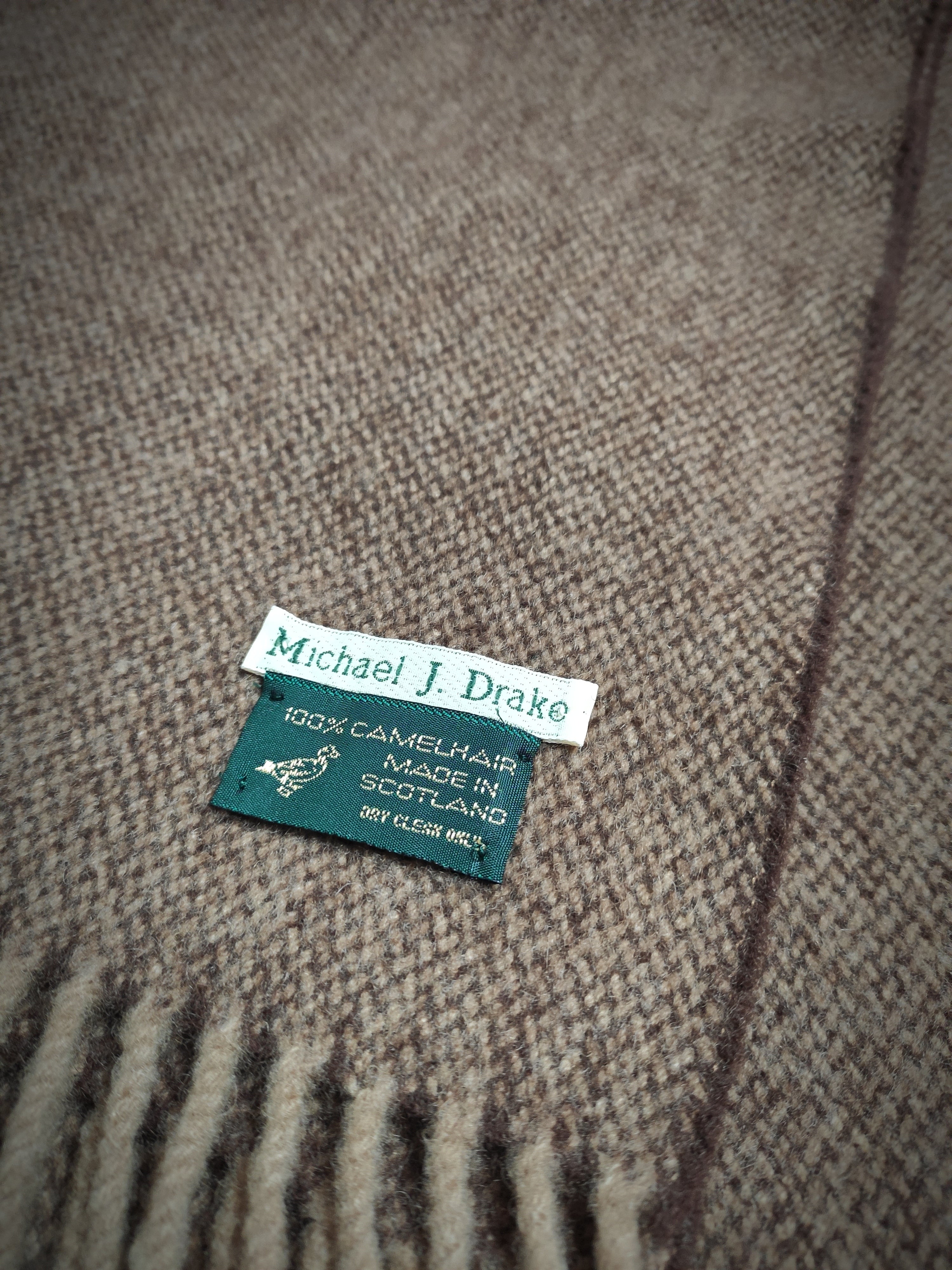 Michael J. Drake écharpe 100% camel hair Made in Scotland – pieddecoq